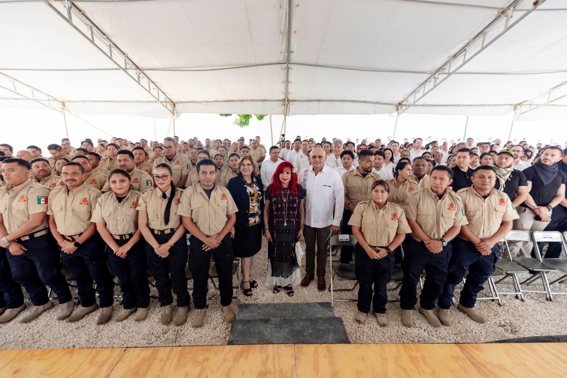 Entregan vehículos y uniformes: GEC | CarmenHoy.Mx - Noticias y Programas de Entretenimiento